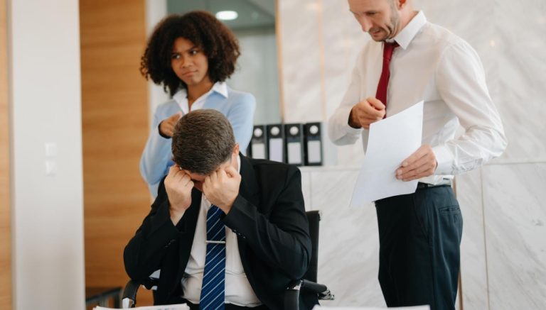 Silo Mentality in Business: Symptoms & Solutions